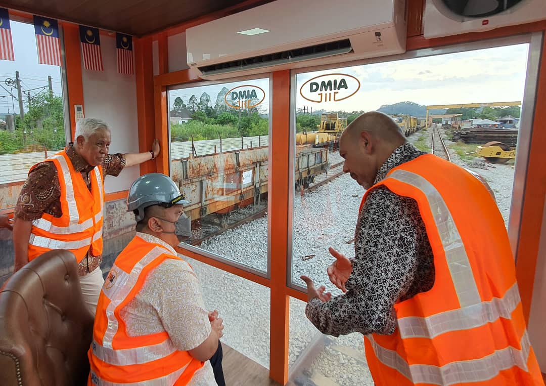 DYTM Raja Muda Perlis Berkenan Berangkat Melawat Rail Depot
