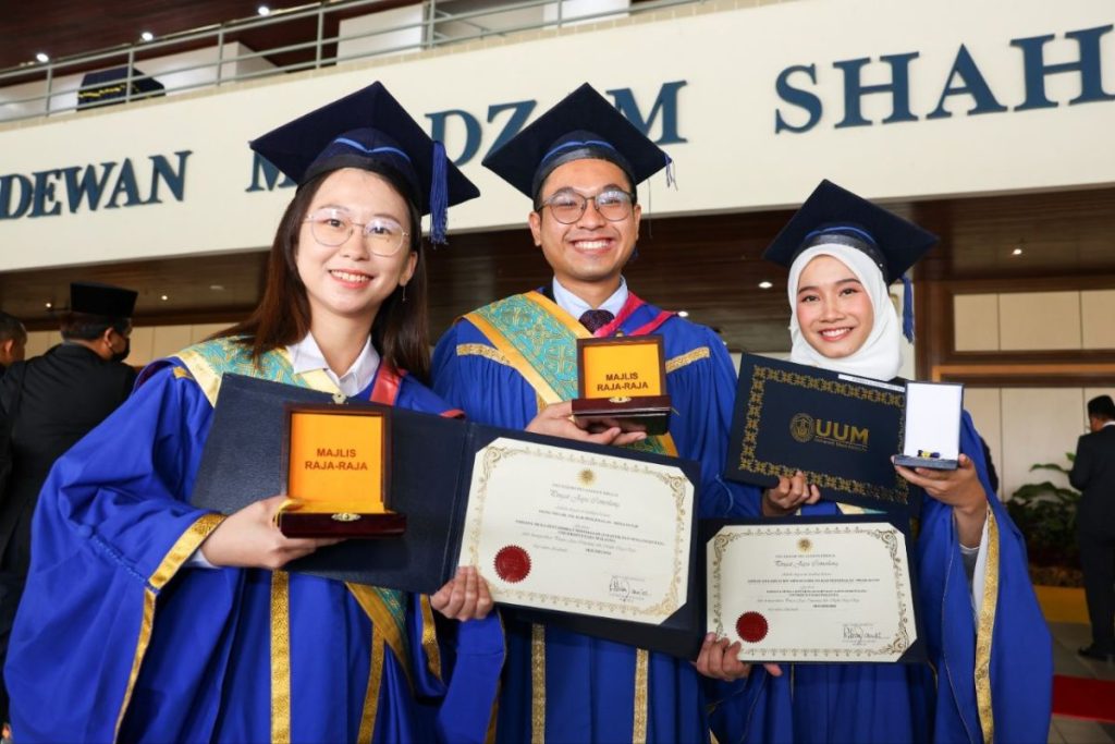 Sebanyak 6694 Graduan Terima Ijazah dalam Majlis Konvokesyen UUM Ke-35